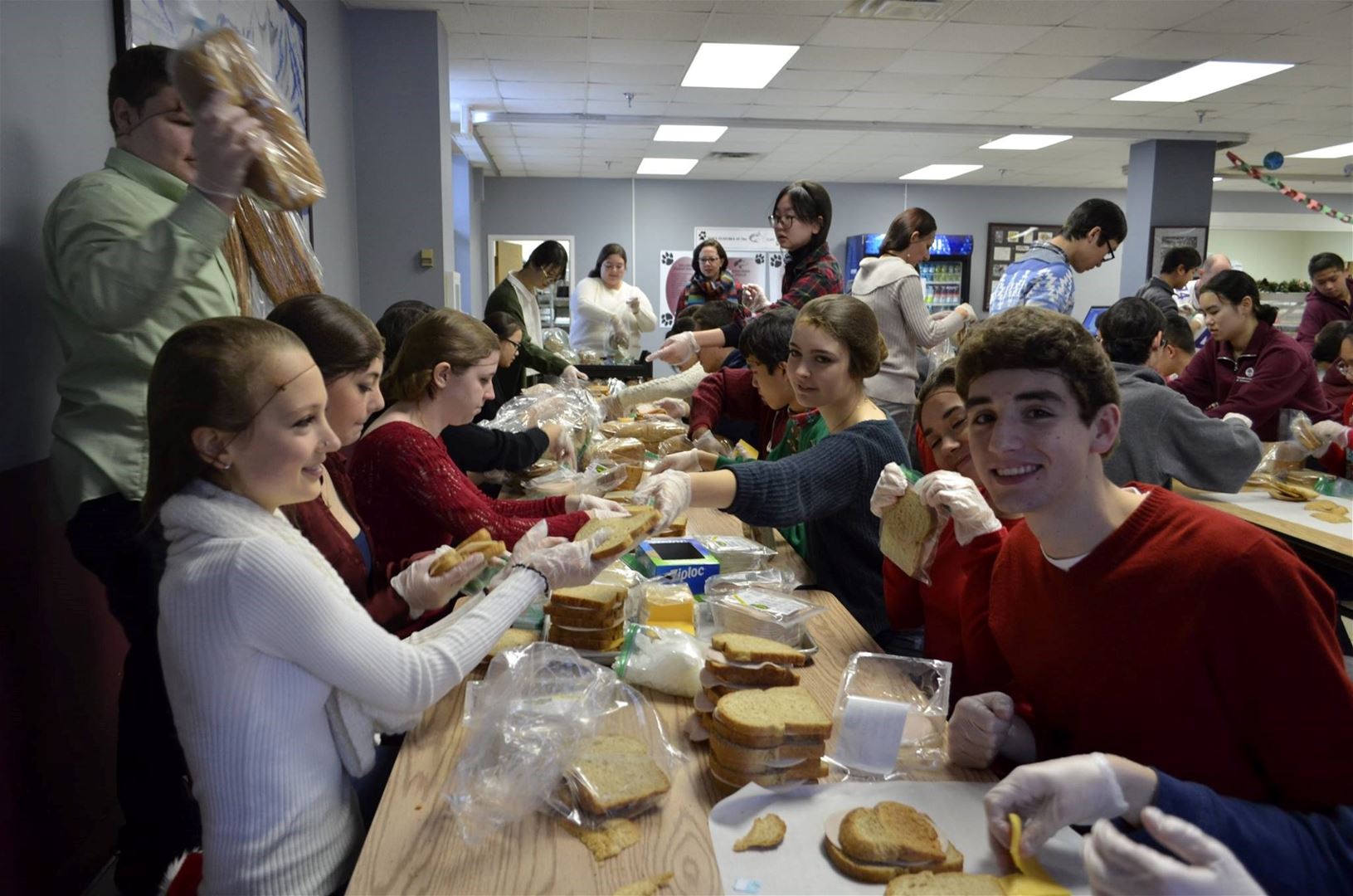 ISM Students Give Back to the Community - SABIS®